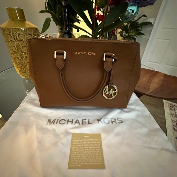 Michael Kors | Bags | Michael Kors Sutton Medium Saffiano Leather Purse ...